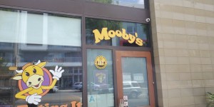 Kevin Smith Brings Vegan Mooby Meals Nationwide